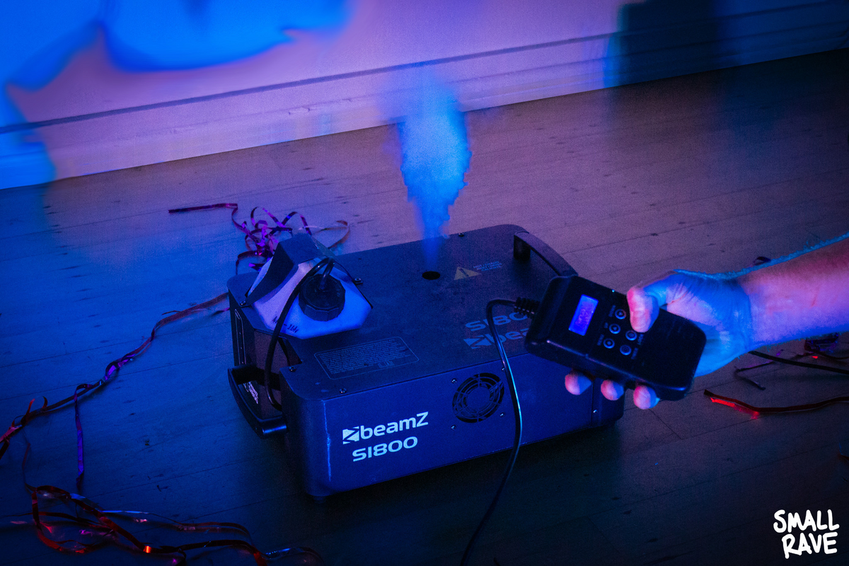 Party Rentals Auckland: S1800 BEAMZ SMOKE MACHINE – SMALL RAVE
